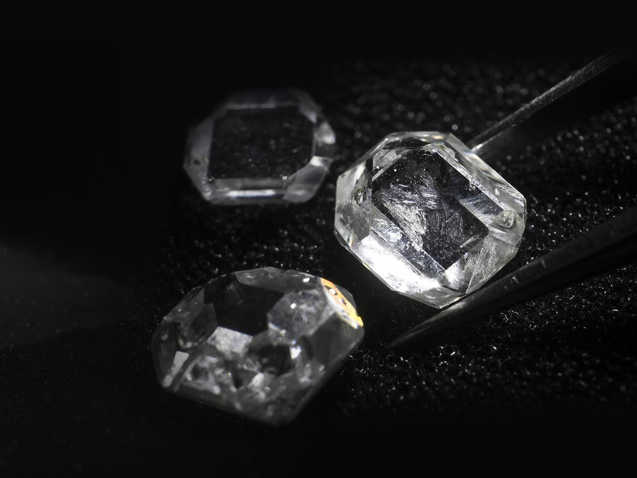 ROUGH HPHT DIAMOND - Kaifeng Besco Superabrasives Co.,Ltd.